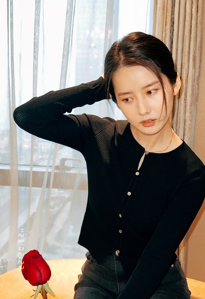 Actress Jing Ruyang is plainly dressed, looks like Liu Yifei, beautiful and pure - iMedia