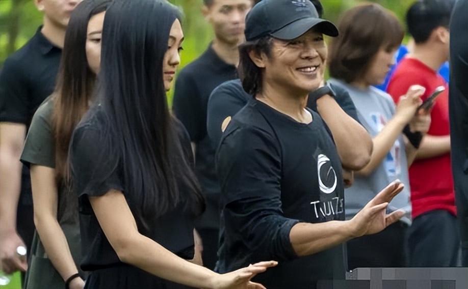 56-year-old Jet Li made a rare appearance, with wrinkles on his face ...