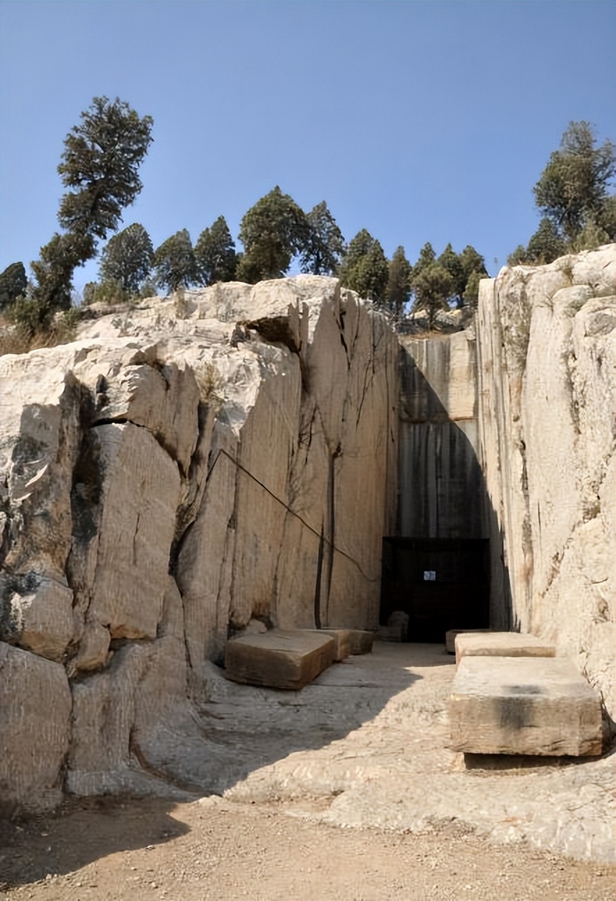 Exploring the stone cave tombs of the King of Han and Lu in Qufu, there ...