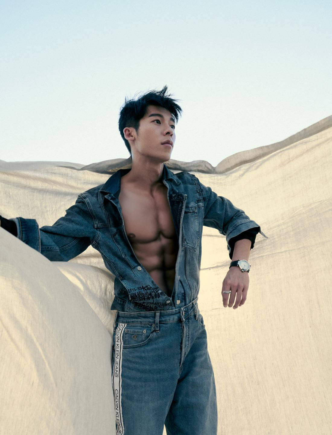 When the male star started to show off his muscles, Xiao Zhan and Xu ...