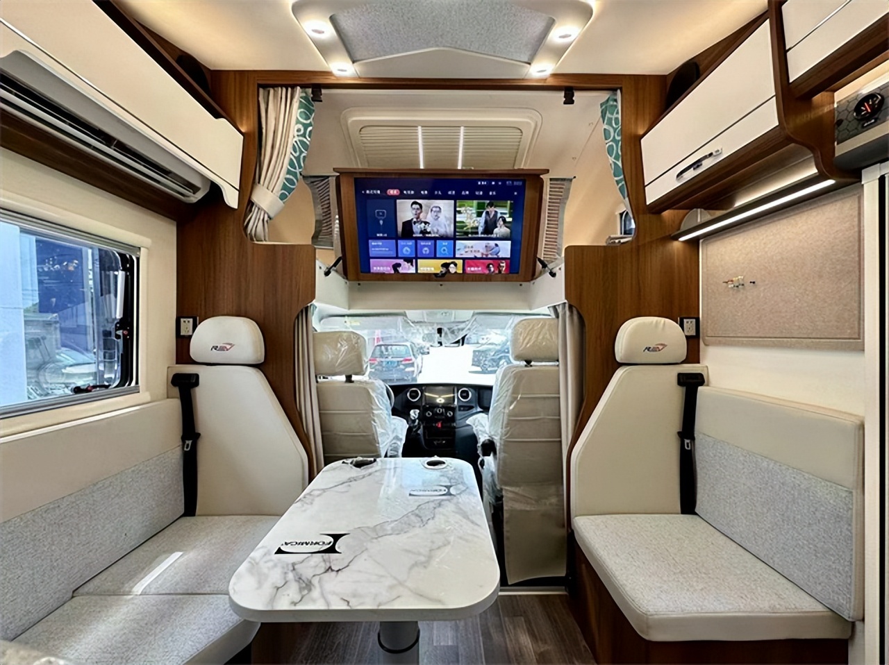 River V800, a household air conditioner with a lot of water and ...