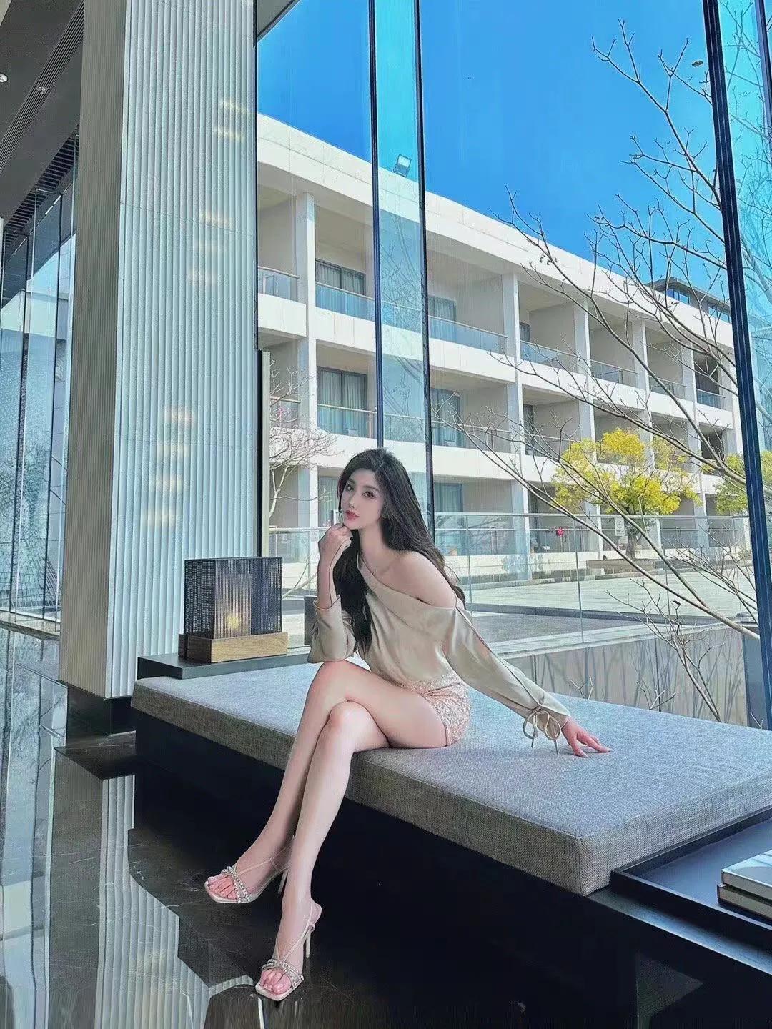 Really long legs, yyds goddess with long legs - iNEWS