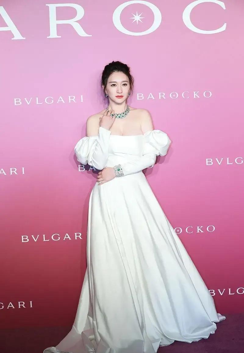 Beautiful goddess Li Xiaoran - iNEWS