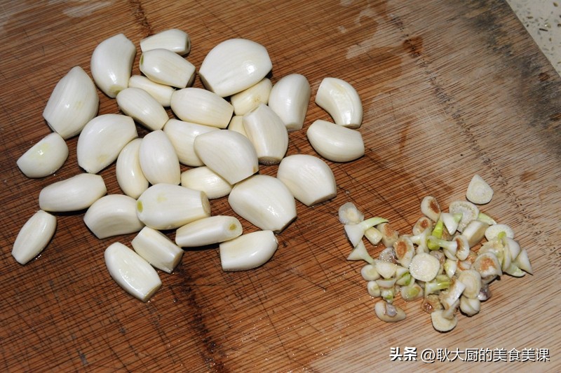 Chef Geng's menu: Beef Diced with Golden Garlic and Black Pepper - iNEWS