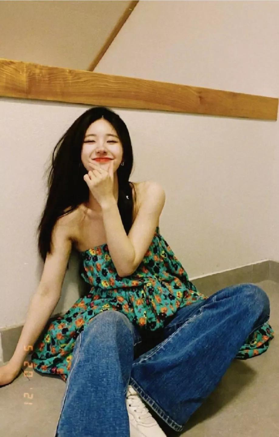 Zhao Lusi's wallpaper - iNEWS