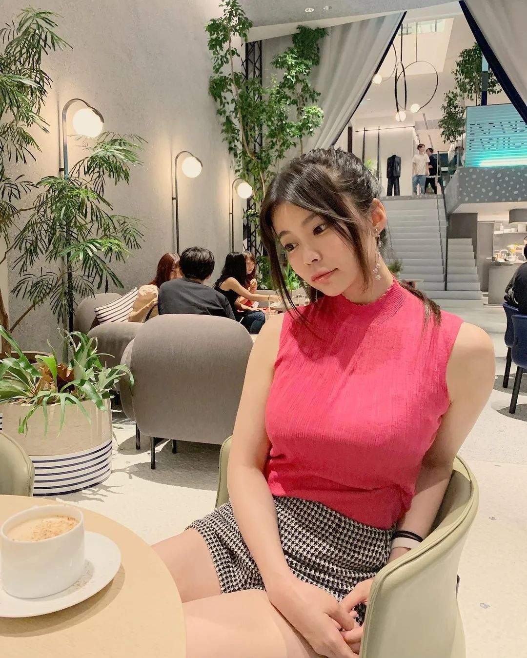 Miss ins: Japanese internet celebrity Shibuya Yuri has a sexy peach buttocks with an extreme ...