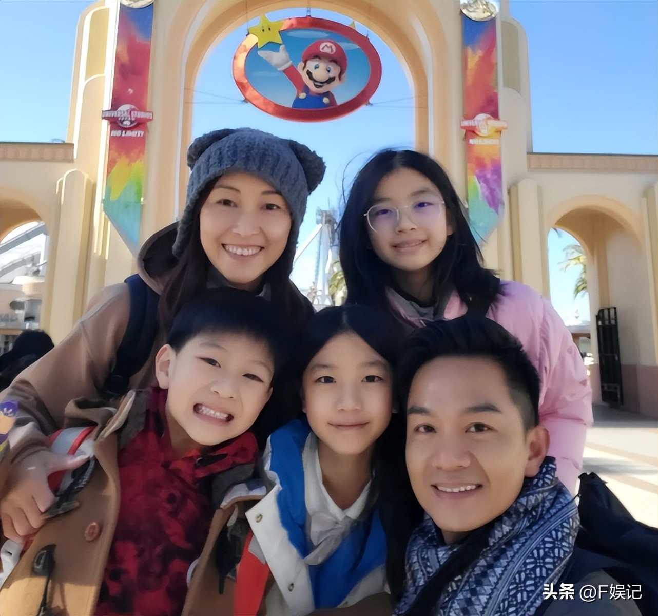 Hu Nuoyan's family of five traveled abroad and his family went to play ...