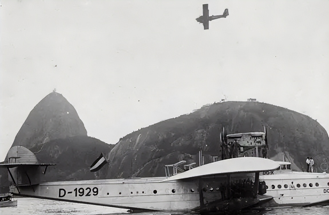 The German Do X large seaplane, the largest model in the world before ...