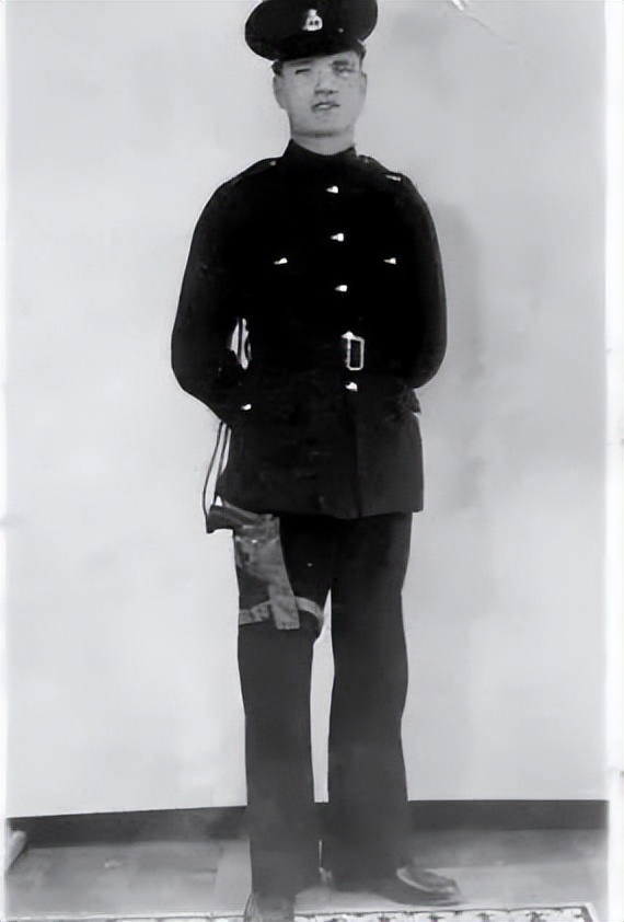 Hong Kong, once all-powerful, is divided into four major chief ...