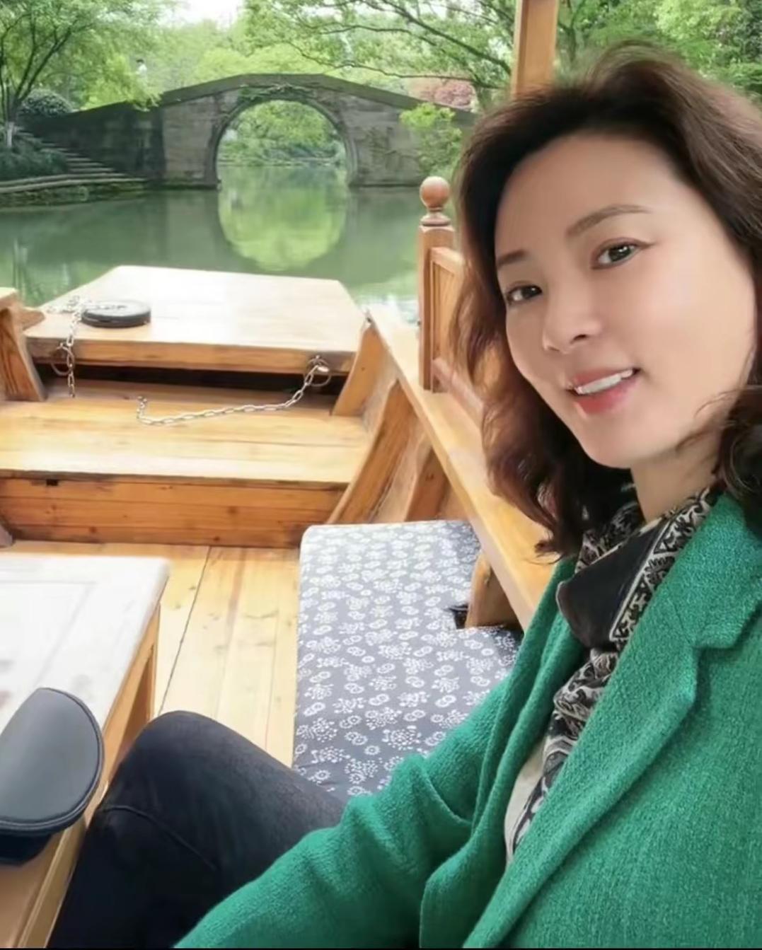 CCTV host Liu Fangfei appeared in Egypt: the beauty in front of the ...