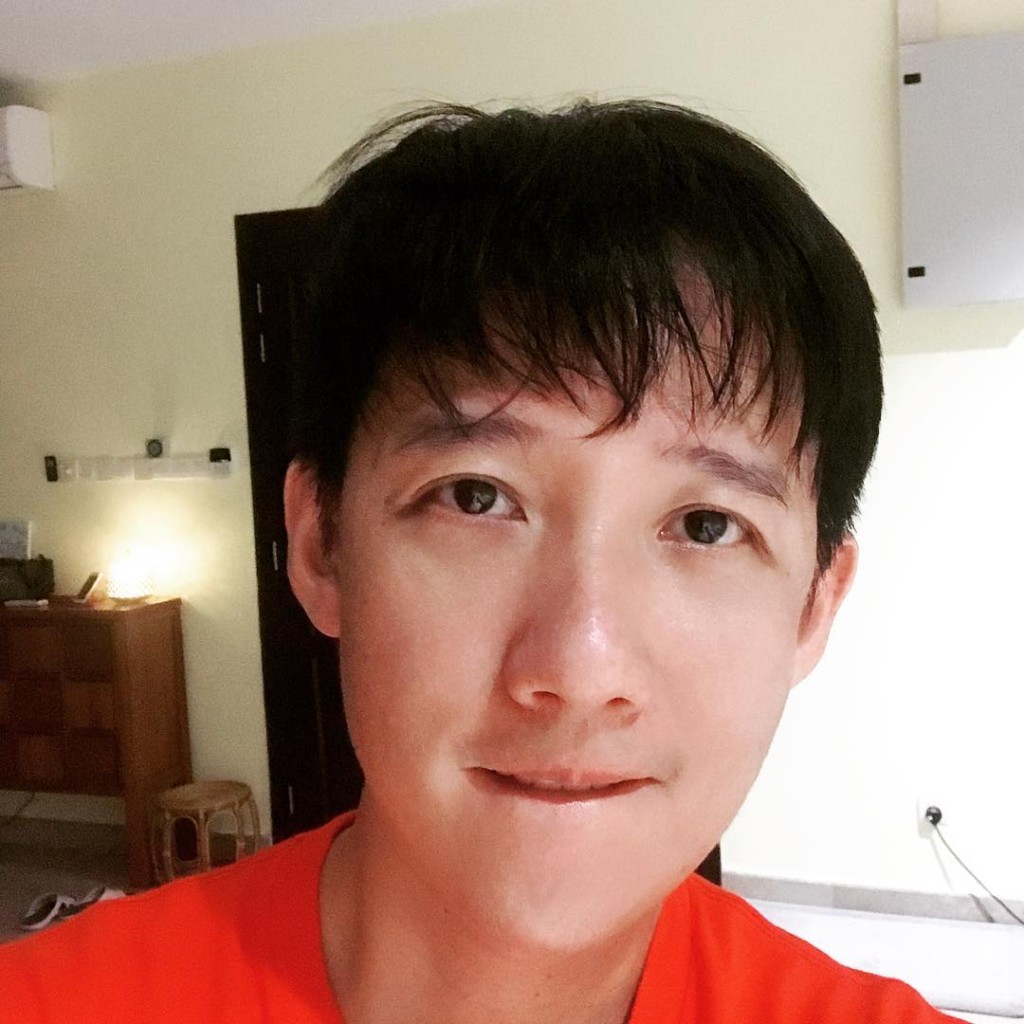 Singer Ah Niu visits Lin Feng! He pursed his lips in the group photo ...