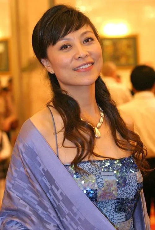 Actor Yue Hong: Divorced 5 months after giving birth, suffering from ...