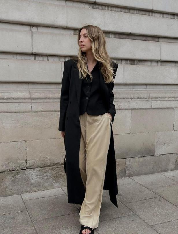 No matter how beautiful the coat is, you have to choose a pair of ...