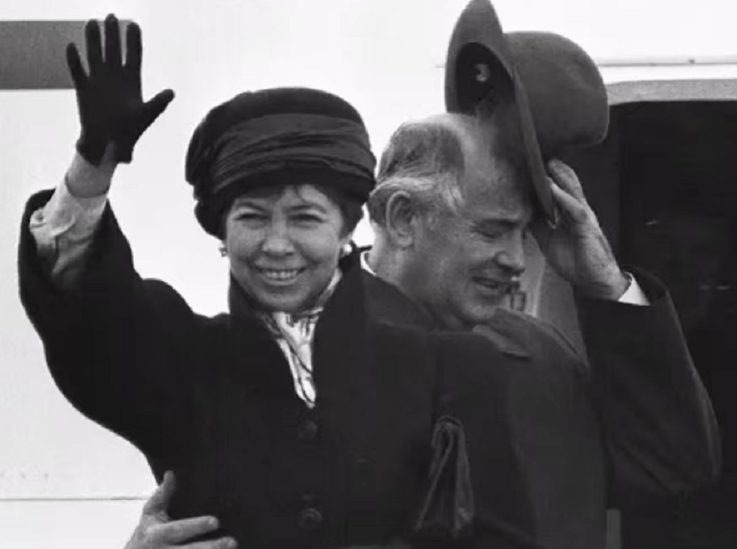 In 1986, when Gorbachev got off the plane, he gently hugged his wife ...