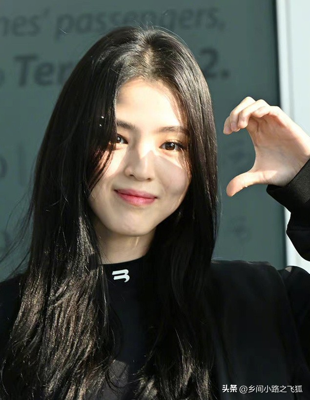 Han Suxi set off for Paris Fashion Week to watch the show, all black ...