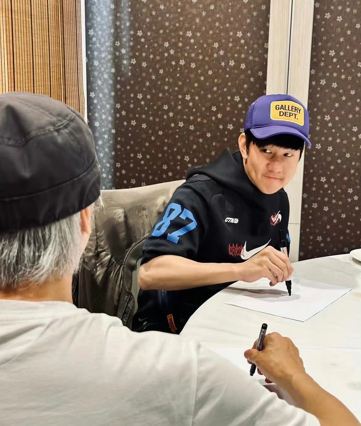 Comedy king Stephen Chow and music king JJ Lin rarely share the same ...