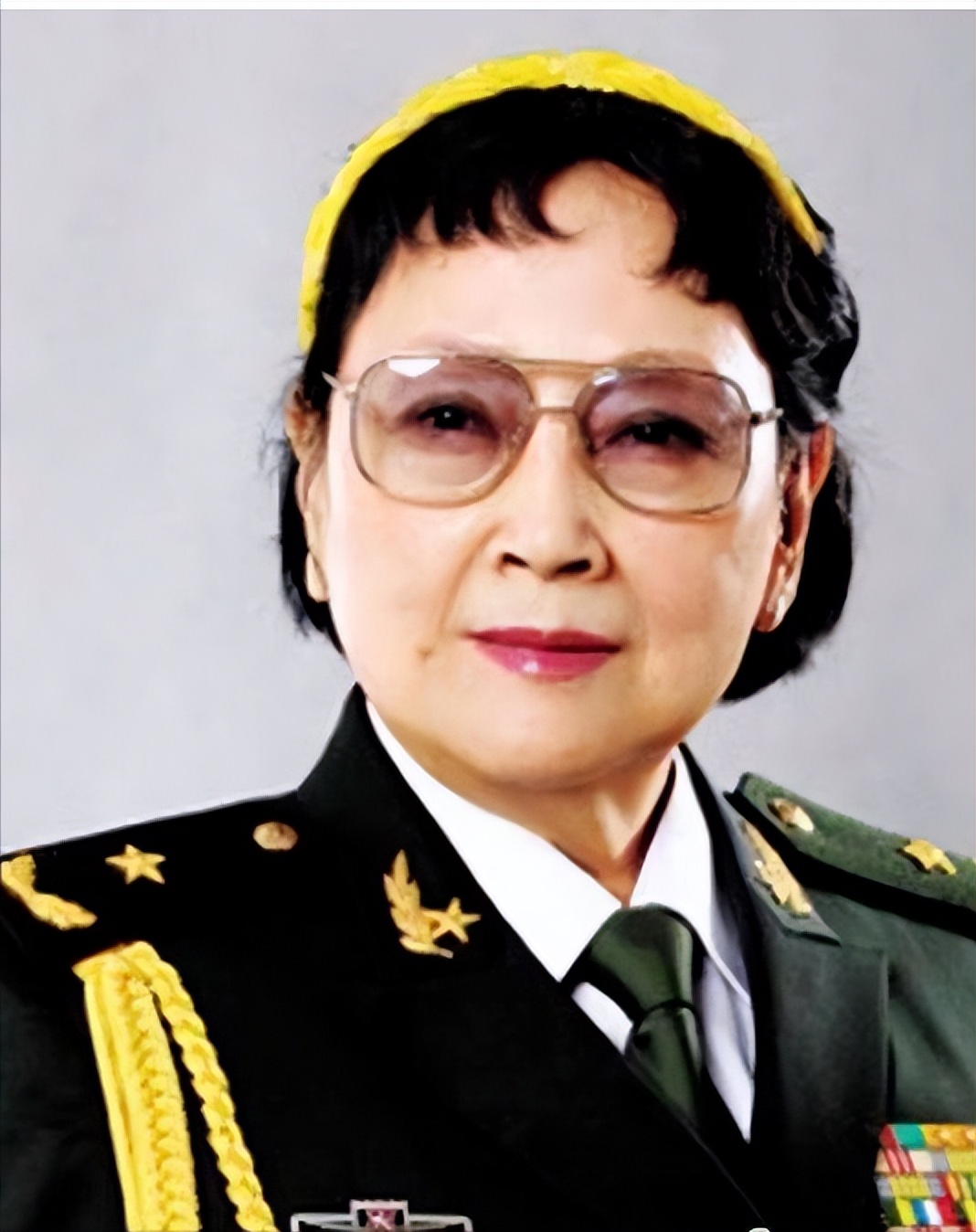 The most beautiful general of the last century, countless "goddesses ...