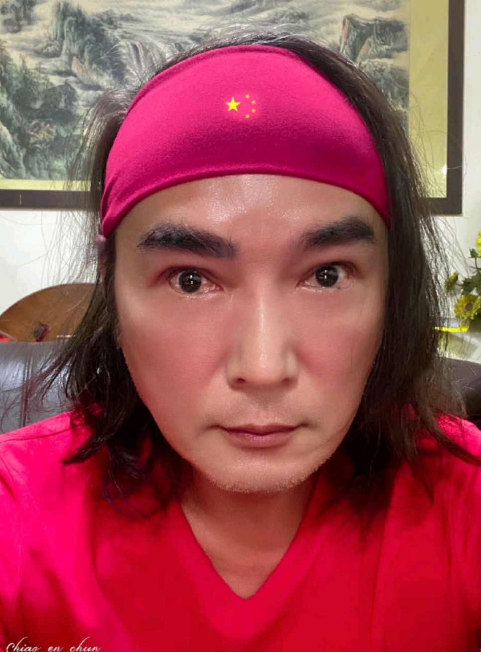 Jiao Enjun took a recent photo and admitted to being ill, avoiding fans ...