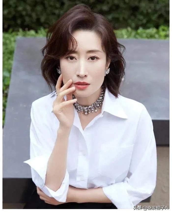 "Middle-aged counterattack" Liu Mintao, sexy and beautiful, has a ...