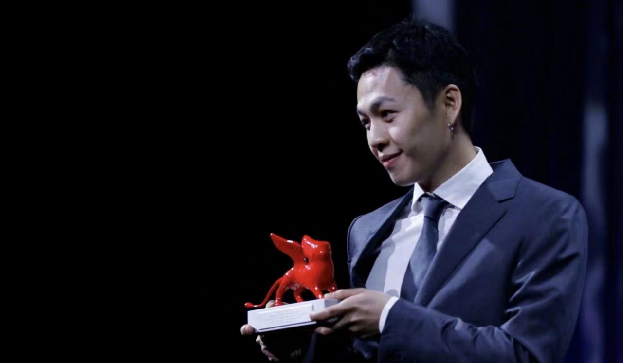 Li Hongqi won the Venice Future Lion Award and officially announced his ...