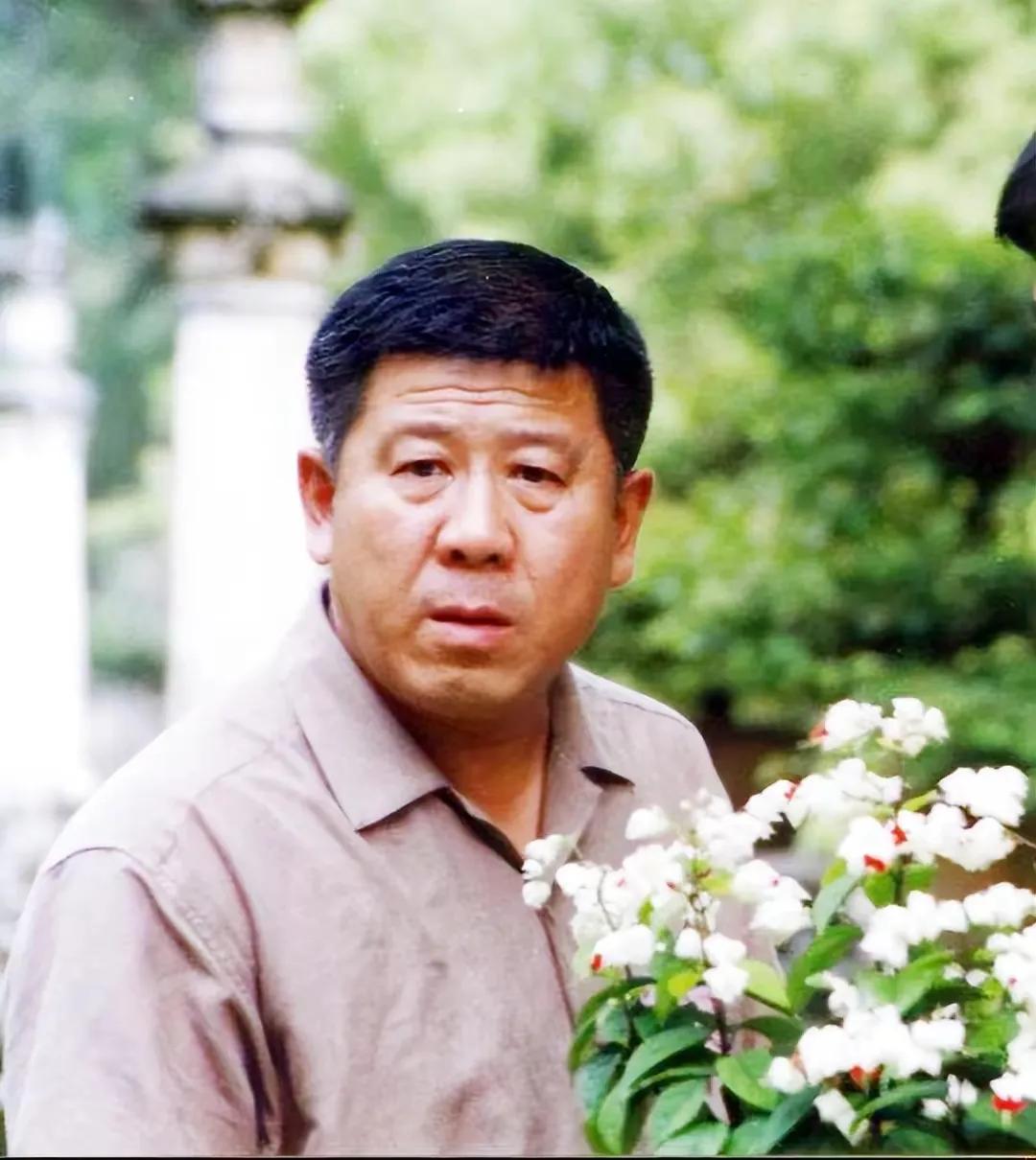 Cheng Yu, an old drama player: My wife takes care of my younger brother ...