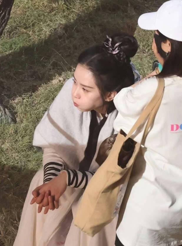 Liu Shishi is charming in white clothes and ancient costumes - iMedia