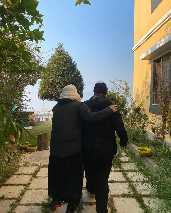 Jet Li's family made a pilgrimage to the Buddhist kingdom - iMedia