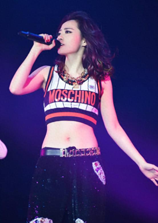 Zhang Liangying: "Forced marriage" to a 19-year-old scumbag who had her breasts nailed and was ...