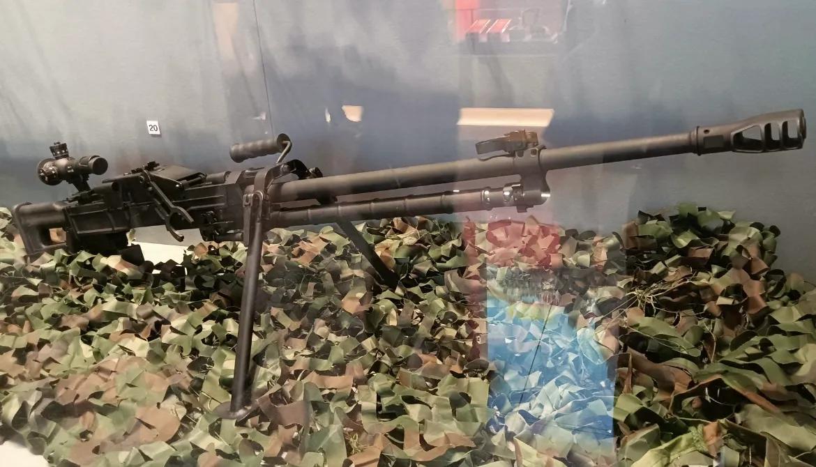 China's QJZ-171 heavy machine gun and the American M2 heavy machine gun ...