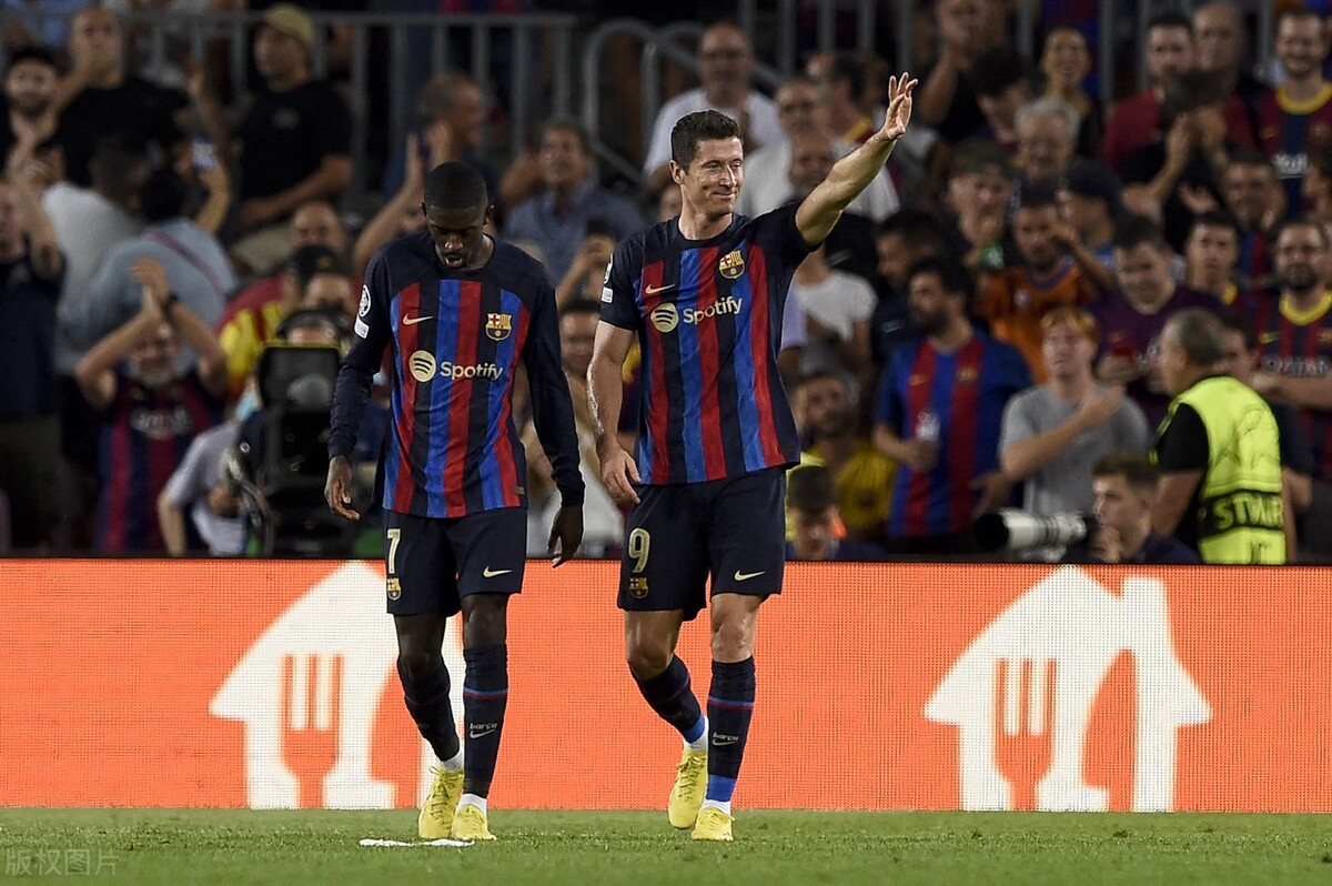 Champions League - Lewandowski scored a hat-trick Dembele twice ...
