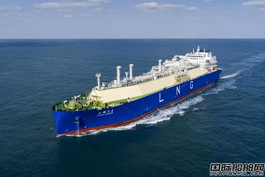 The world's largest river-sea intermodal LNG carrier "Princess Dapeng ...
