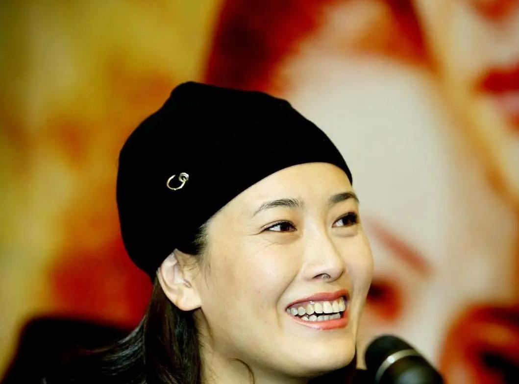 Actor Jia Ni: She has been in love with Shen Junyi for 8 years but ...