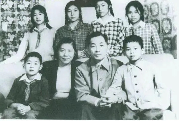 In 1989, Ye Fei visited the Philippines and said to his eldest sister ...