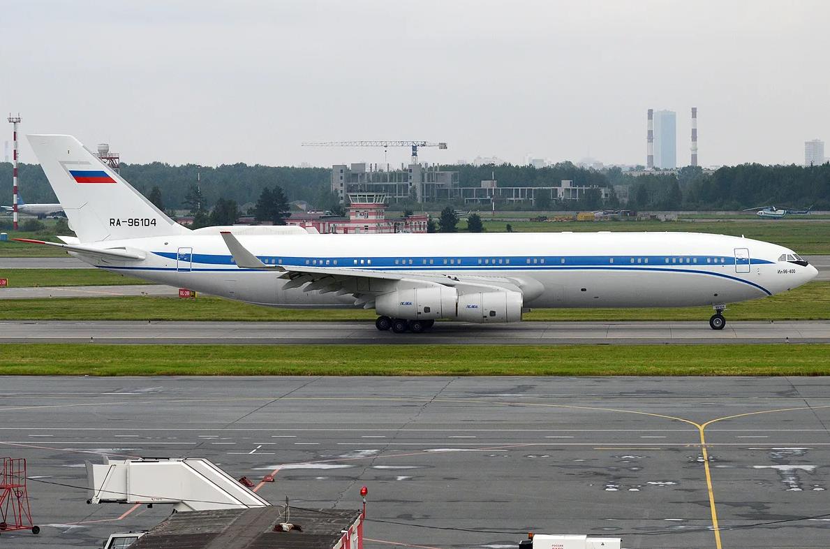 Il-96-400M appeared, equipped with PS-90 engine, inheriting the ...