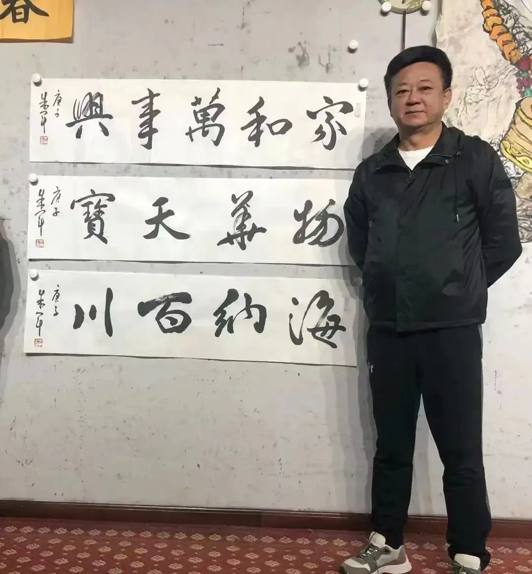 Zhu Jun, a famous host, is also an "invisible" calligrapher, worthy of ...