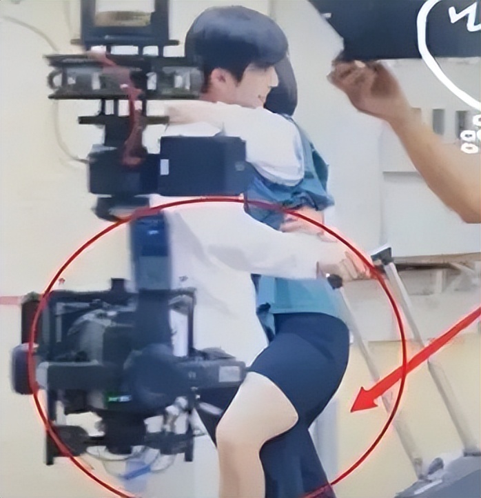 Why only the upper body of Tan Songyun and Song Weilong's intimate scenes?When the camera moved ...