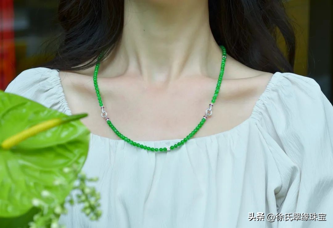 Beauty, show your collarbone, I want to make you look good! - iNEWS