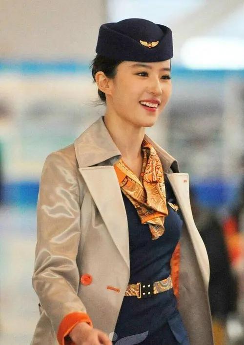 Tang Yan and Liu Yifei starred in the same frame as a stewardess. It ...