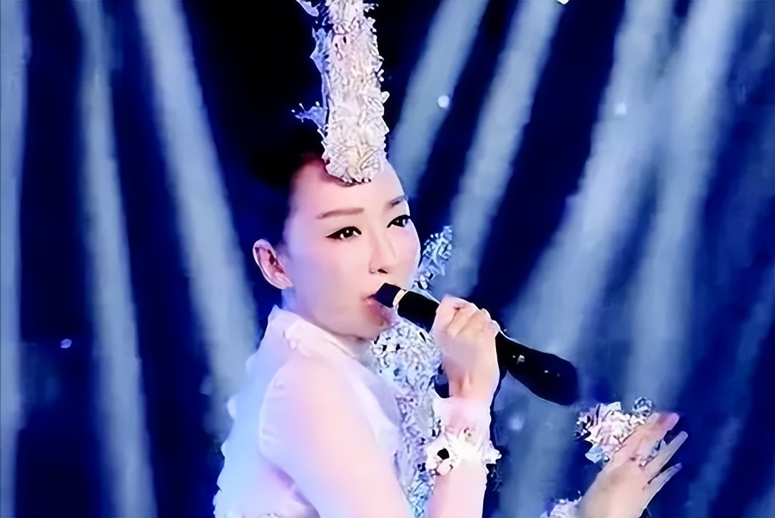 Sa Dingding, who was holding the microphone instead, how many fake ...