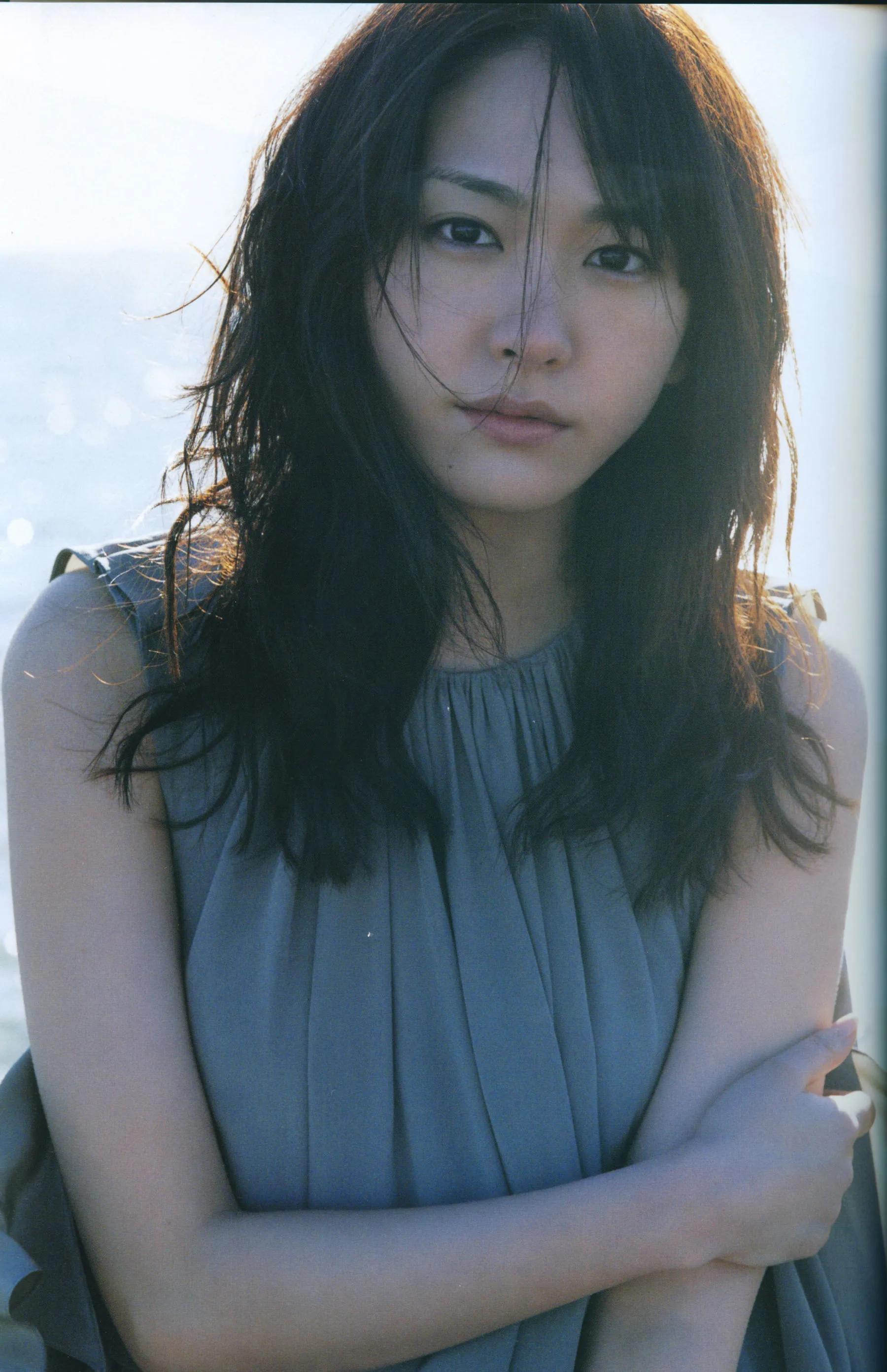 Famous Japanese movie star Yui Aragaki, young and cute, innocent and ...