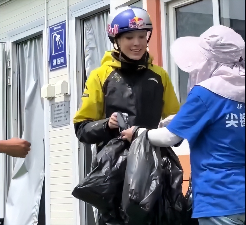 Eileen Gu did not forget to run at night after working for 14 hours ...