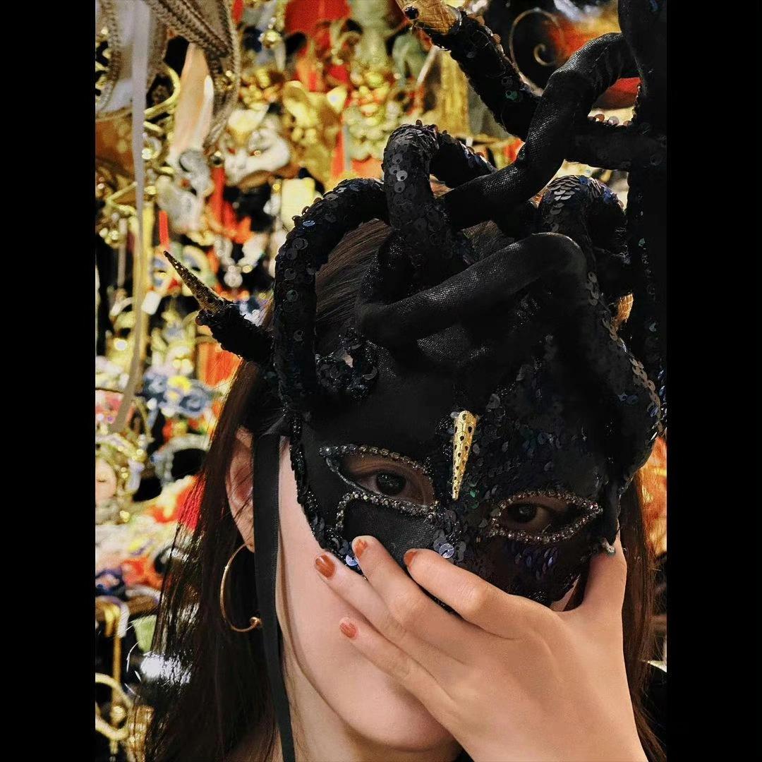 Liu Yifei wears the same style, she is so beautiful wearing a mask, my ...