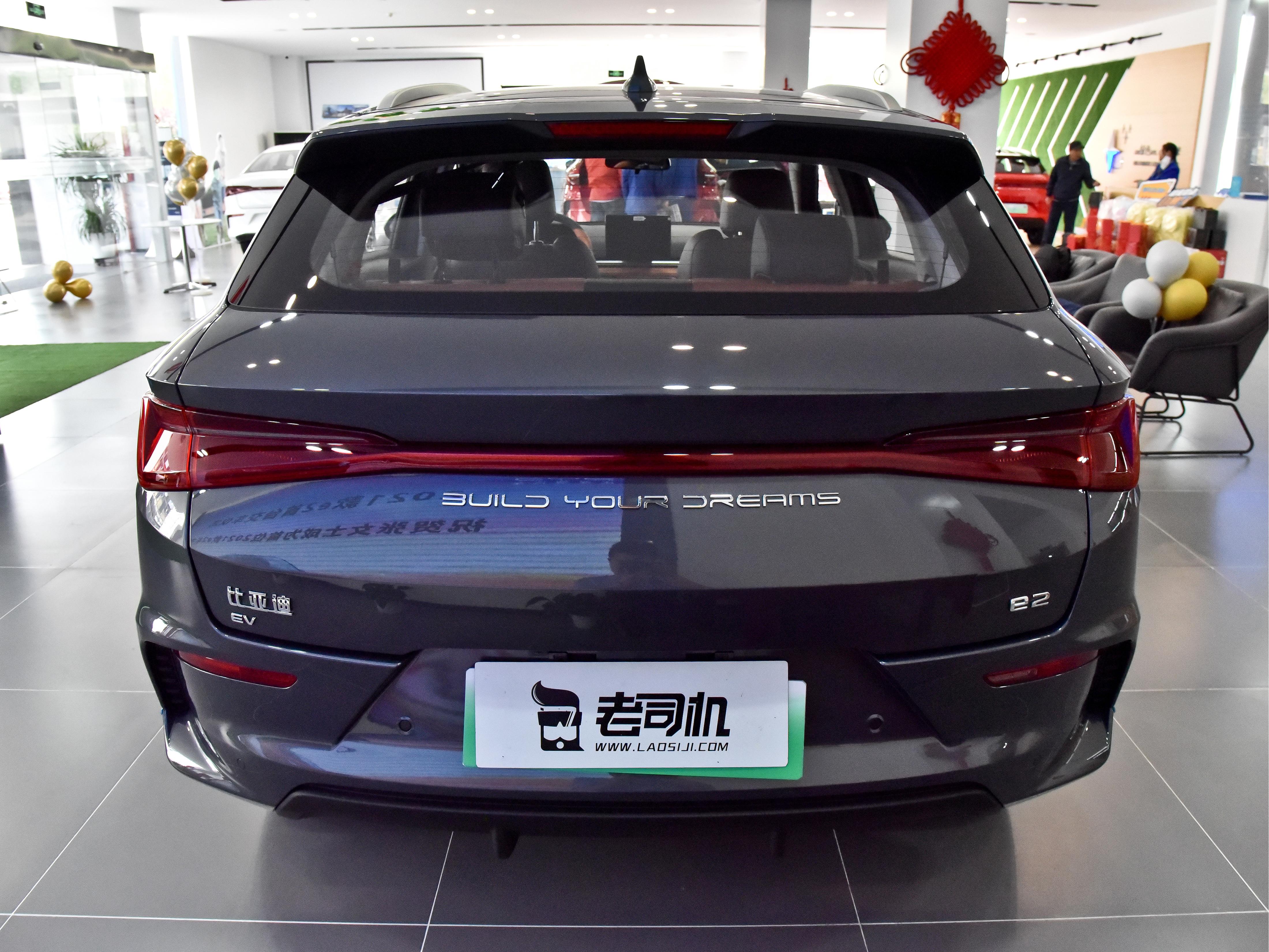 401km cruising range, blackened rims, not much space, real shot of BYD ...