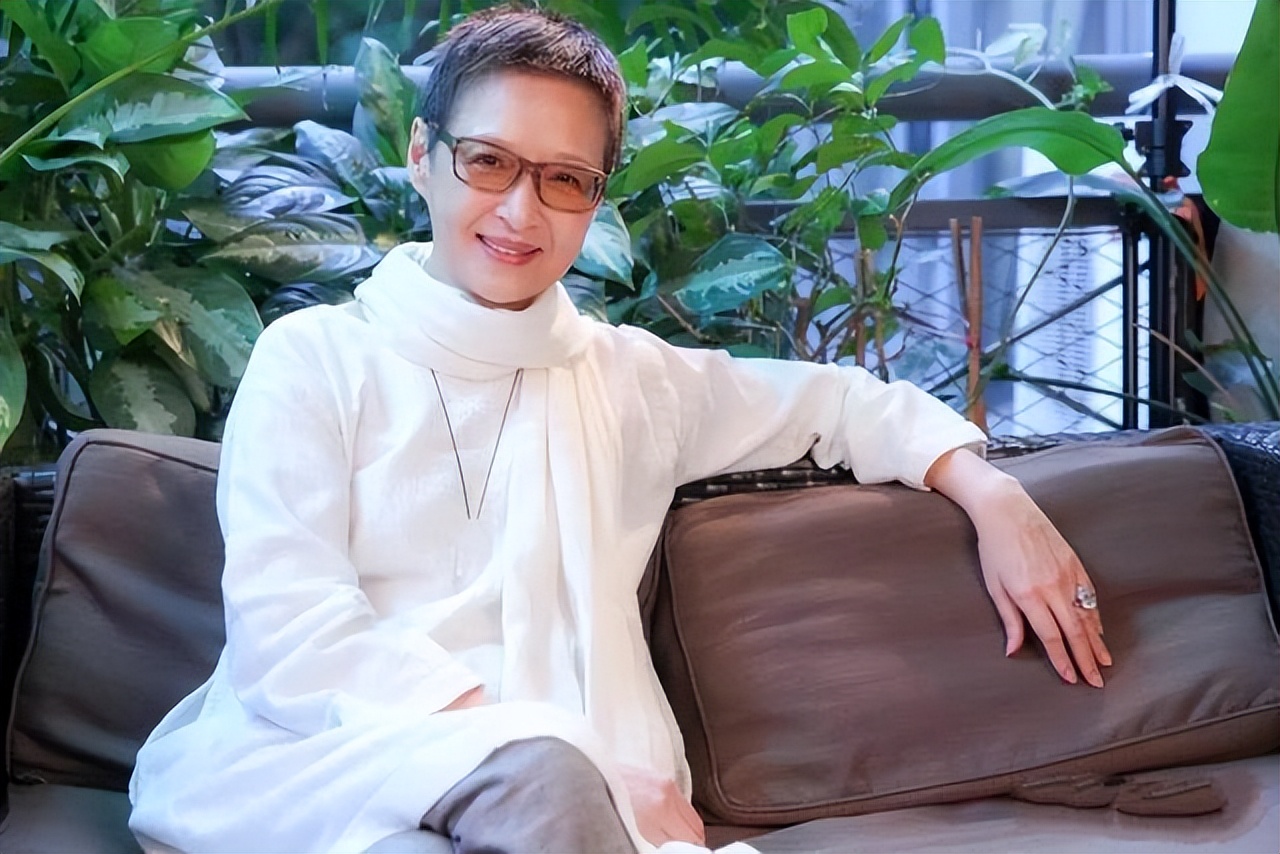 Intimate photo of beautiful writer Hu Yinmeng and ex-husband Li Ao's ...