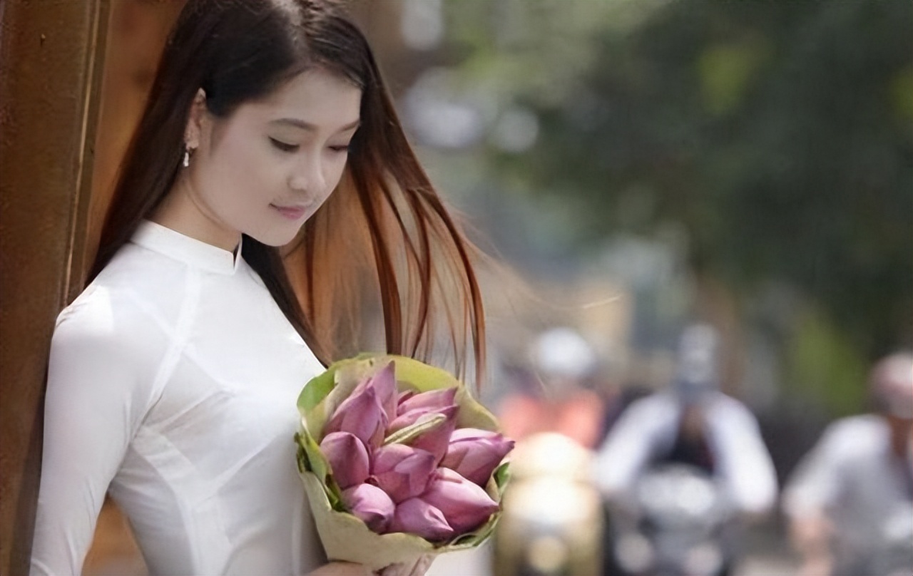 What are the changes between the status of women in traditional society ...