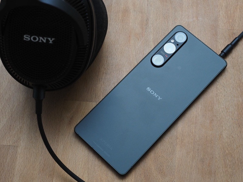 Sony Xperia 1 V smartphone review latest Exmor T sensor - iNEWS