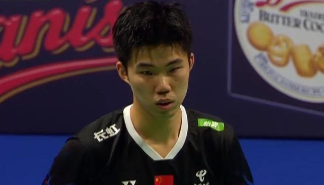 21-12, 21-6, Weng Hongyang 2-0 Li Zijia, won the championship strongly ...