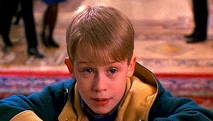 The movie "Home Alone", funny plot, excellent family comedy - iMedia