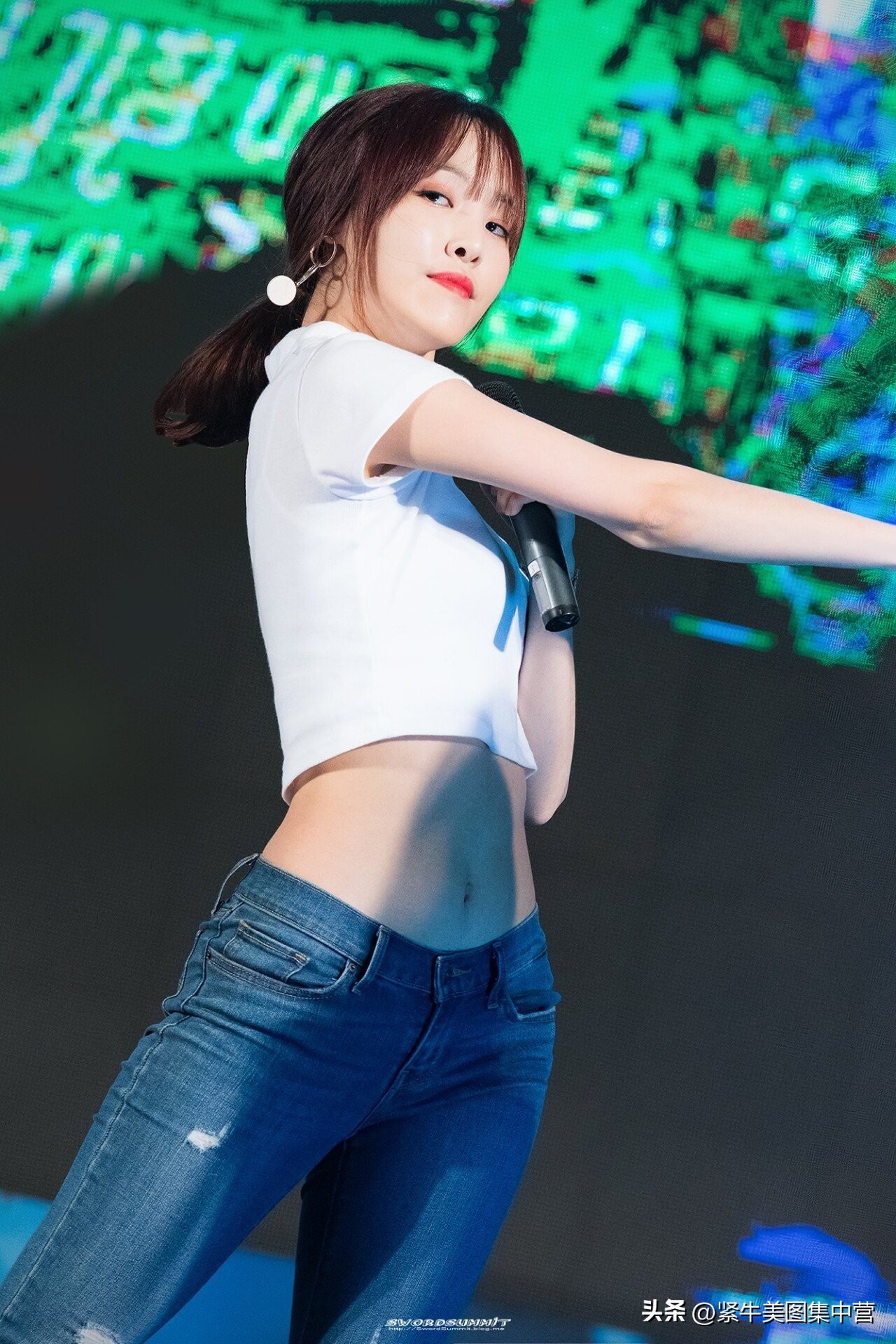 Cui Yuna (Yuju) skinny jeans beautiful picture - iMedia