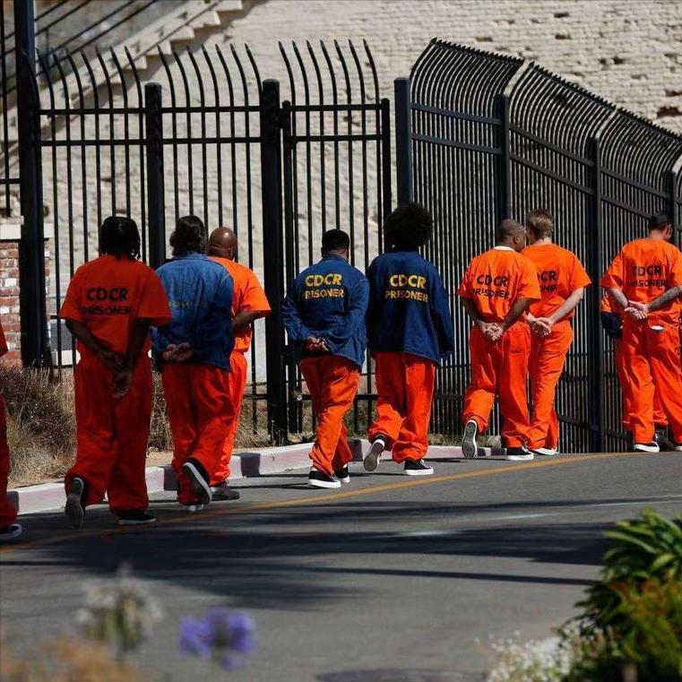 In 2021, US prison guards will sell women's prison cell keys for $1,000 ...